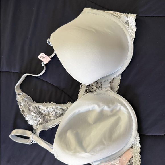 Victoria's Secret | Intimates & Sleepwear | Elegant Lace Trimmed Bra In ...